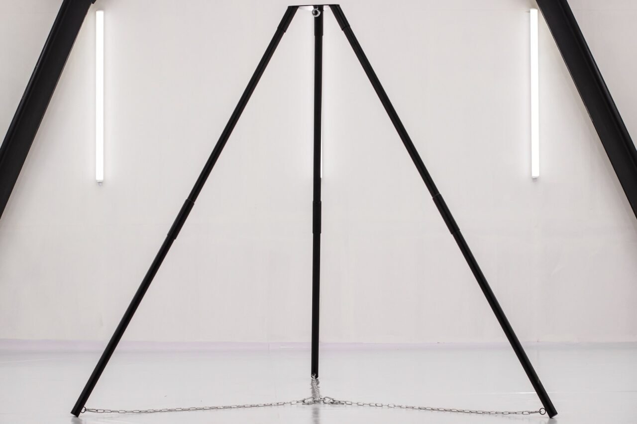 TRIPOD SUSPENSION FRAME - BDSMarchitecture